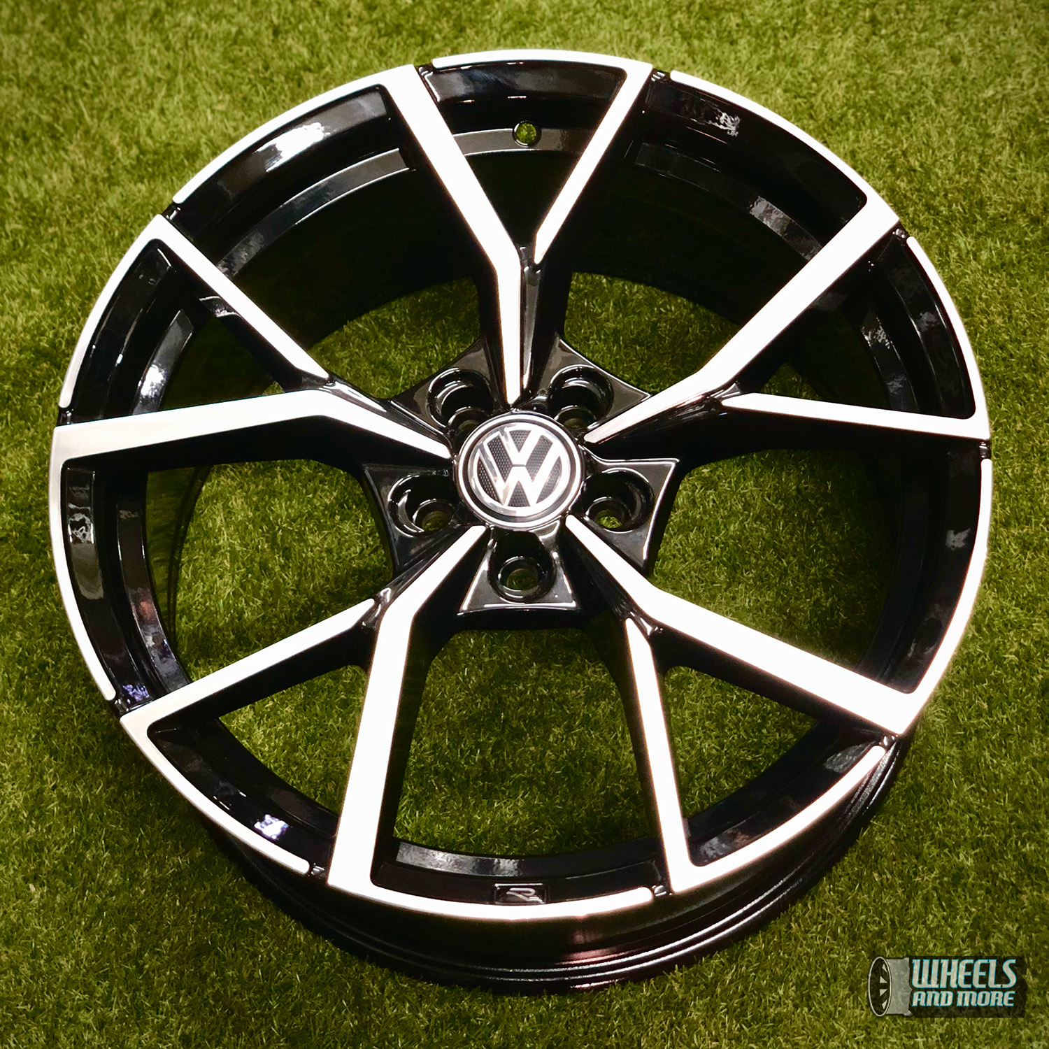 17 VW GOLF 8R BMF 5/100 7.5J ET35 57.1 | Wheels & More